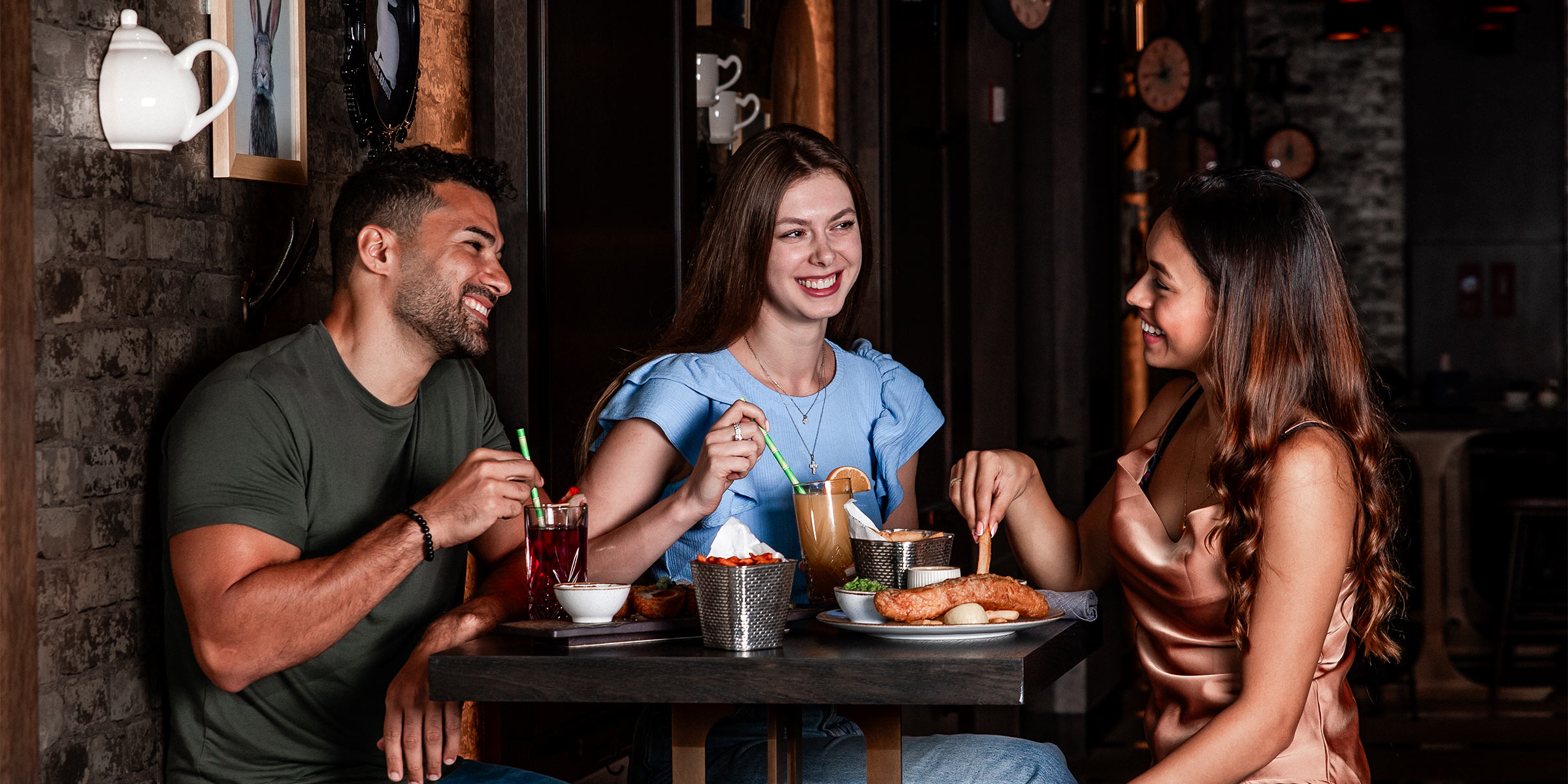 Roaring Rabbit | British Sports Bar | Taj Exotica The Palm Dubai